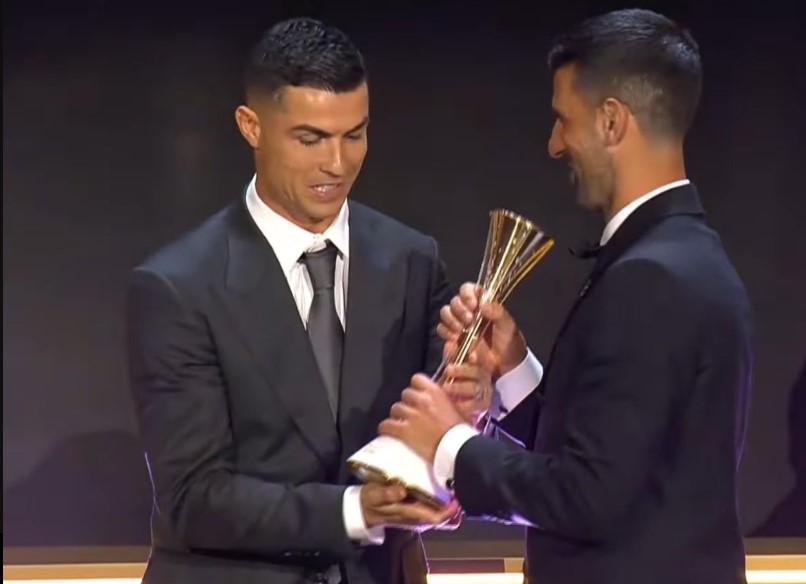 Novak Đoković iz ruku Kristijana Ronalda dobio nagradu Globe Sports ...